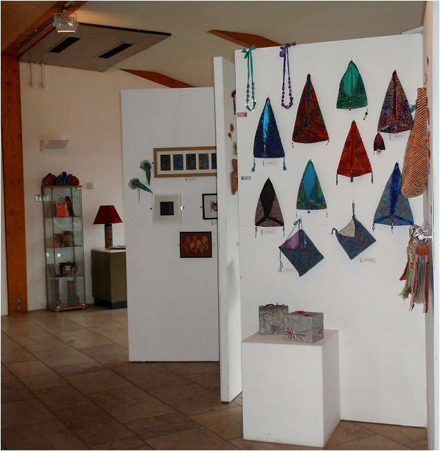 Welcome to the Wandering Threads Creative Textiles Gallery